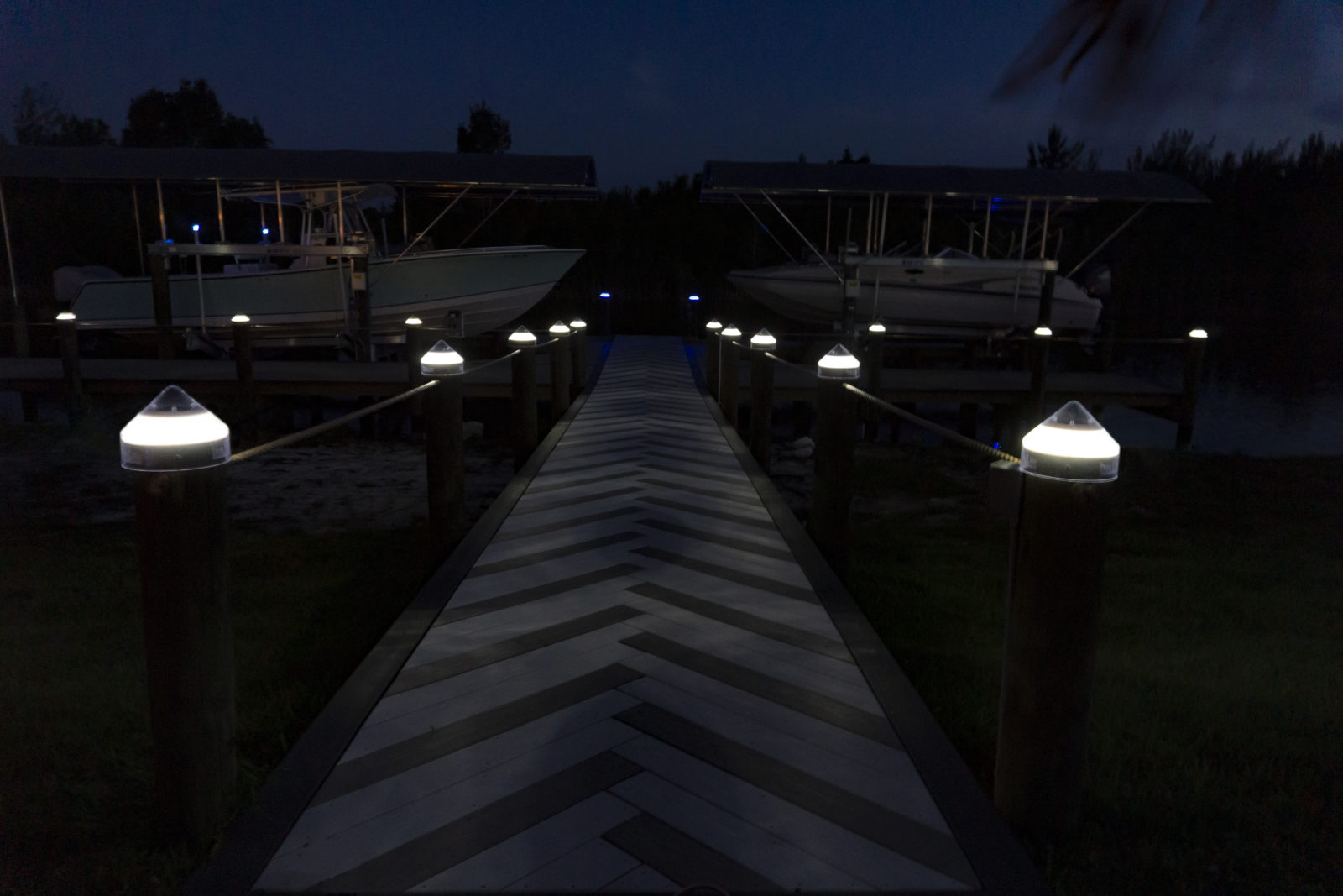 White Solar Dock Light – 11 Inch Cap • DokLite Solar Piling Light by ...